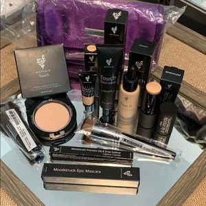 Younique Makeup | Younique Starter Kit Free Eye Liner | Poshmark